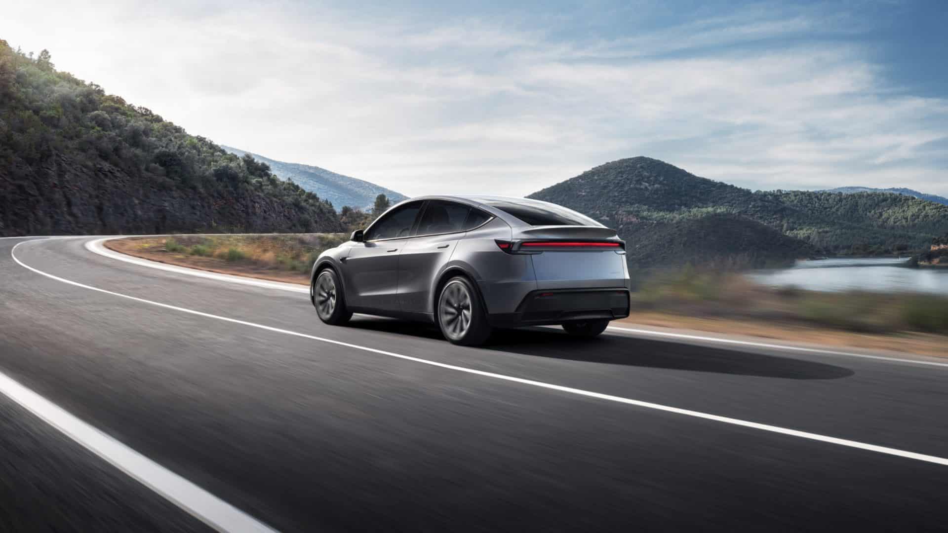 Nuovo Tesla Model Y 2025, la gamma è completa, prezzo da 44.900 euro ...