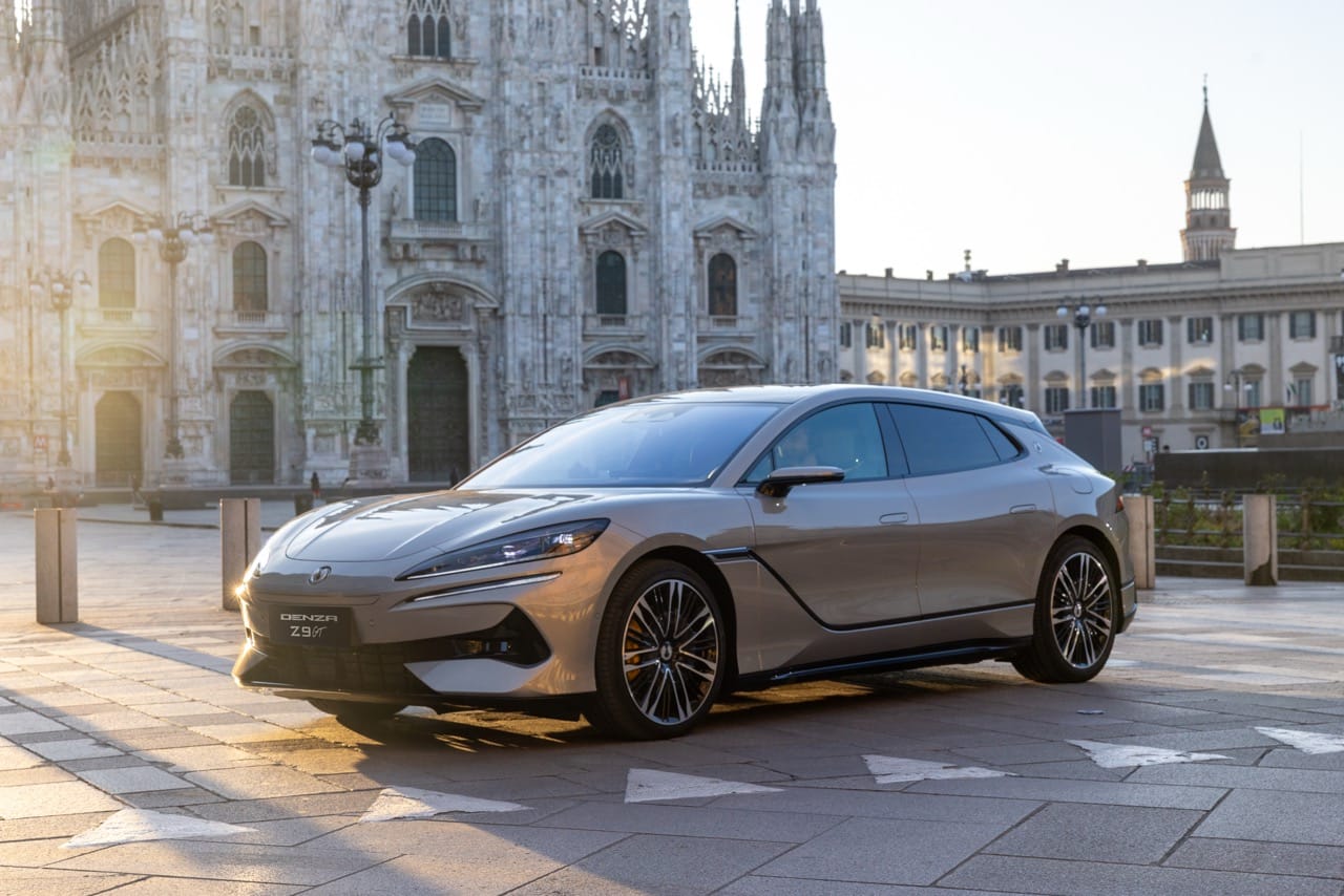 DENZA debutta a Milano con auto innovative, Z9GT e D9