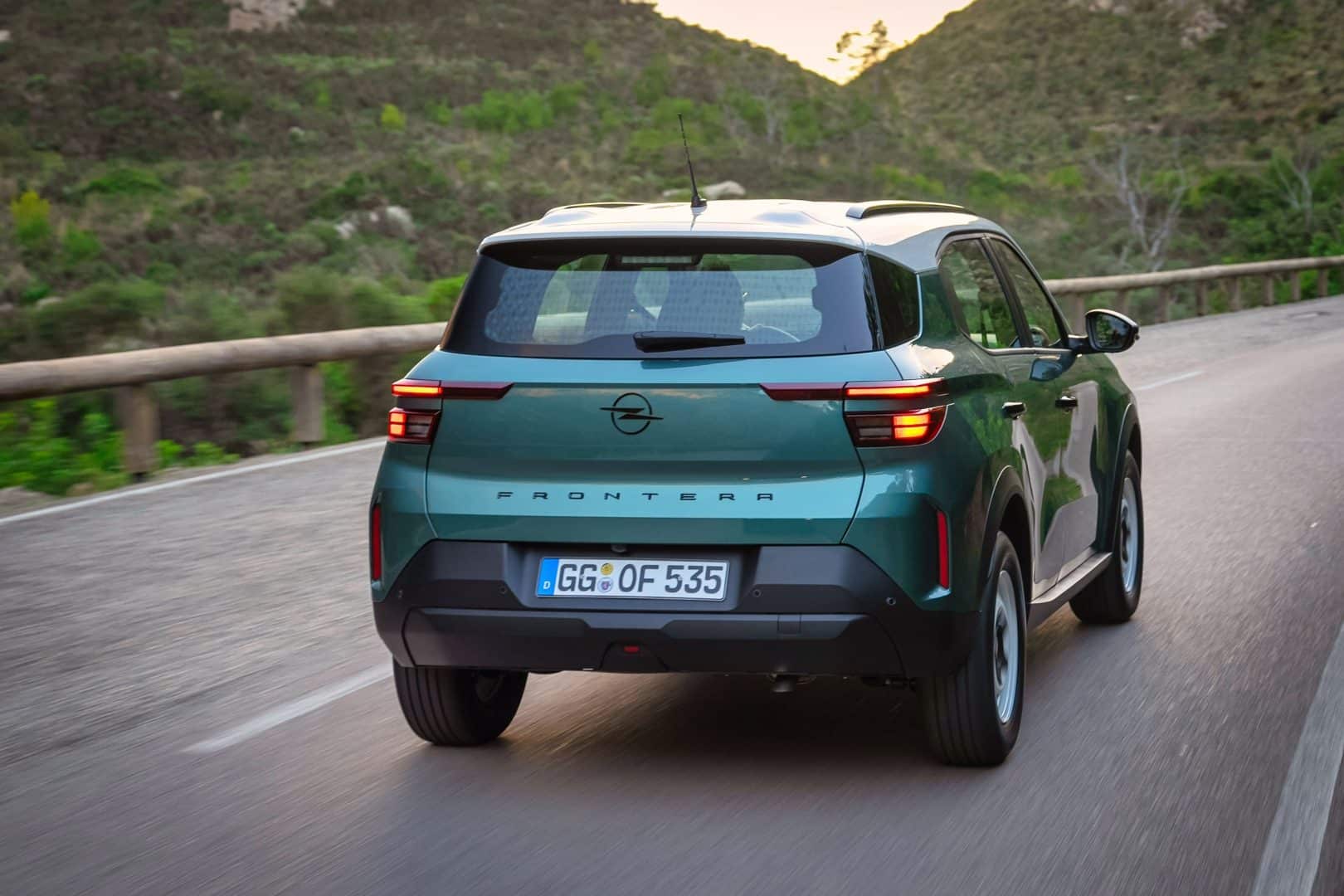 Nuovo Opel Frontera Hybrid, Suv spazioso e adatto alla vita quotidiana, disponibile anche con 7 ...