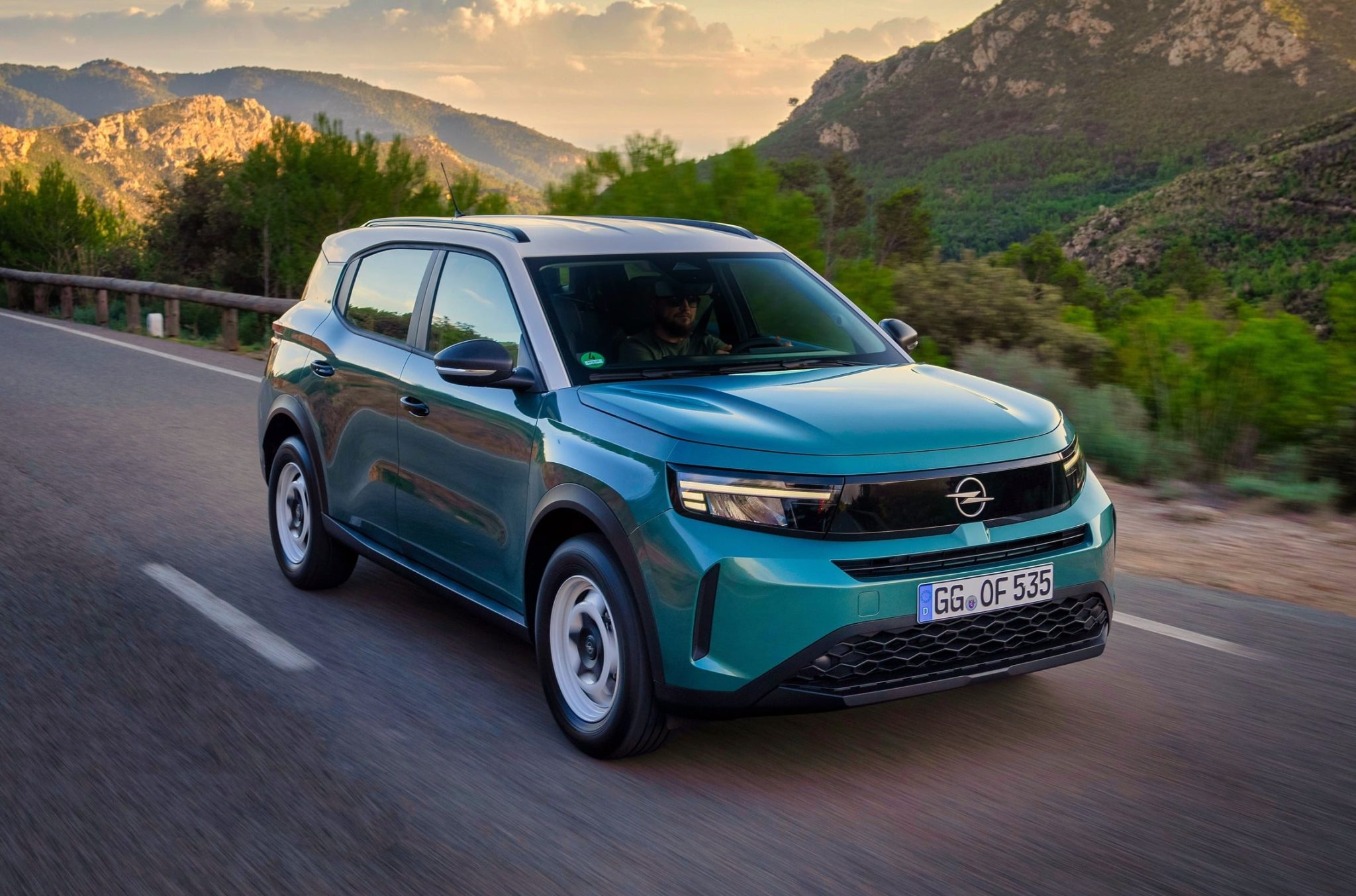 Nuovo Opel Frontera Hybrid, Suv spazioso e adatto alla vita quotidiana ...