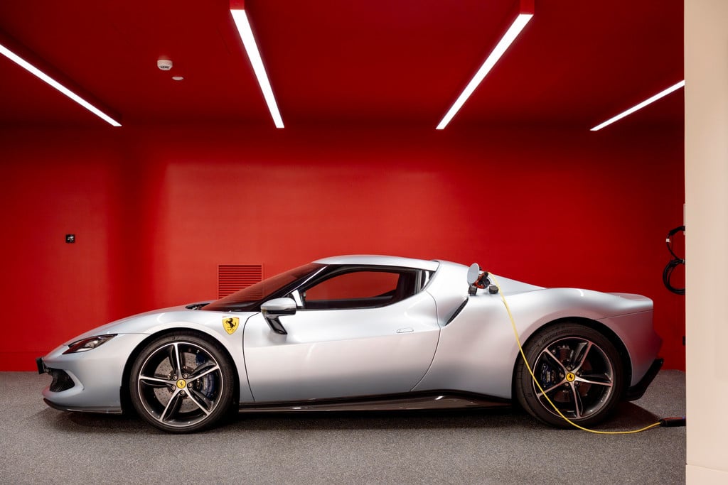 Il primo showroom Ferrari con la nuova identità debutta a Roma