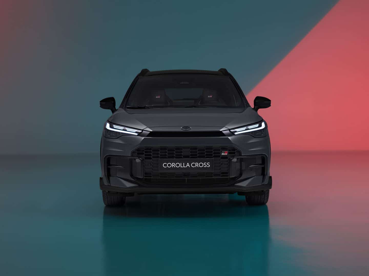Nuovo Toyota Corolla Cross 2025, restyling per il Suv ibrido