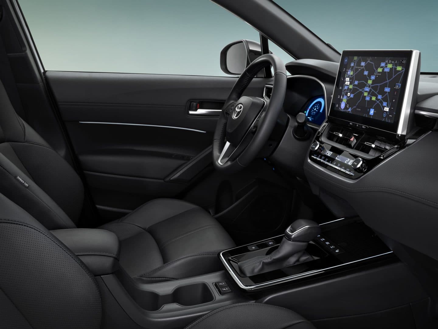 Nuovo Toyota Corolla Cross 2025, restyling per il Suv ibrido