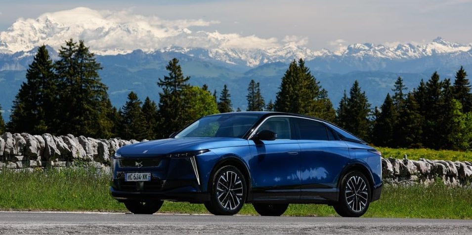 DS N°8, ammiraglia elettrica del Marchio di lusso di Stellantis