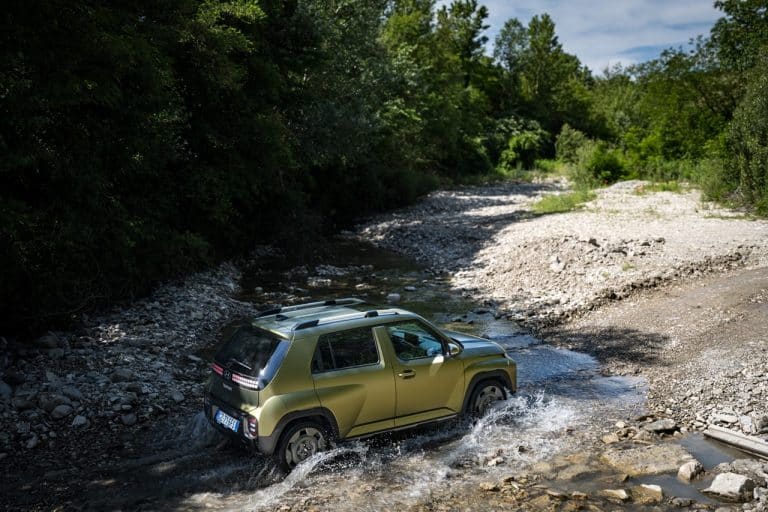 Nuovo Hyundai Inster Cross 2025, la prova su strada. Pregi e difetti