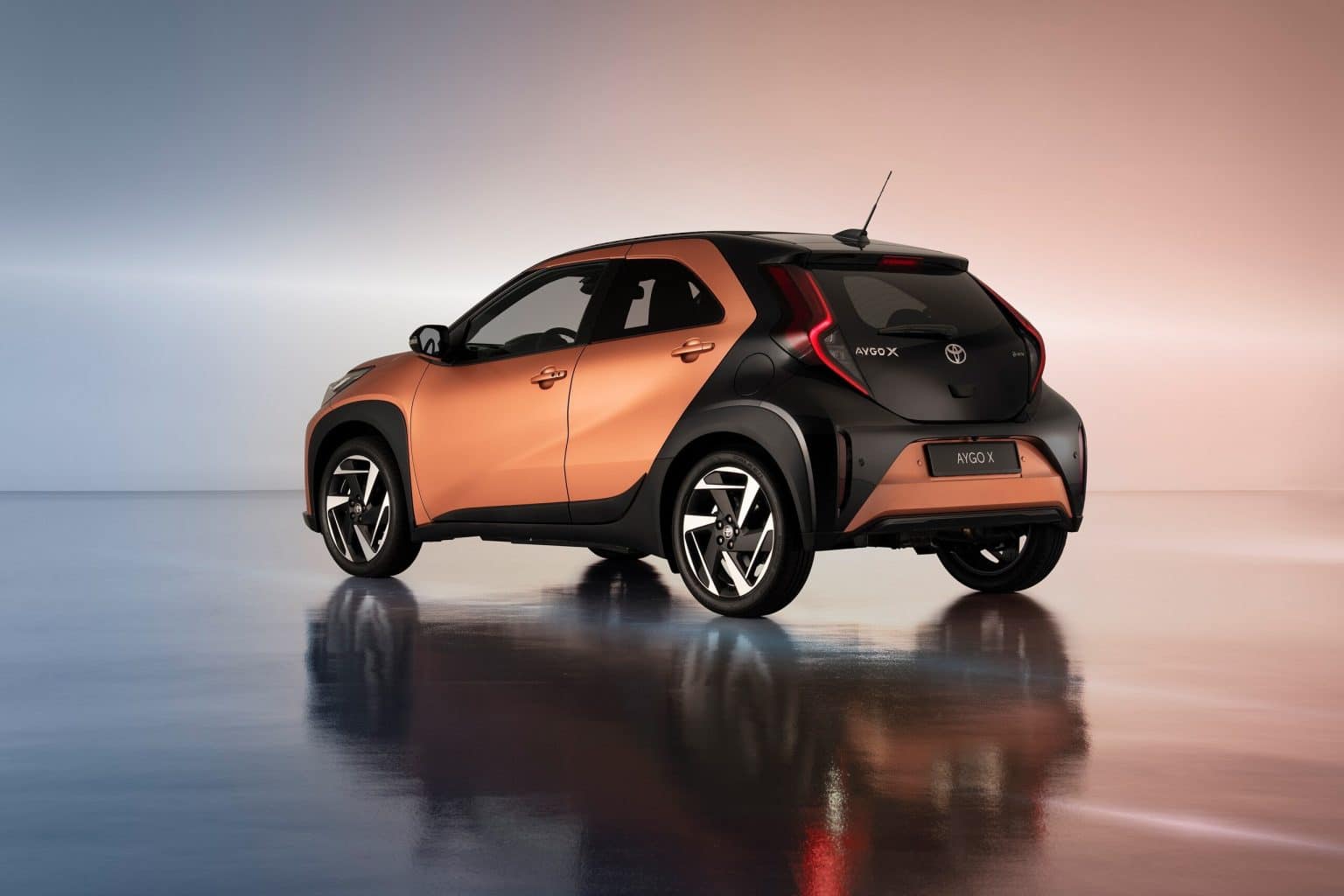 Nuovo Toyota Aygo X 2025, col restyling arriva il super ibrido