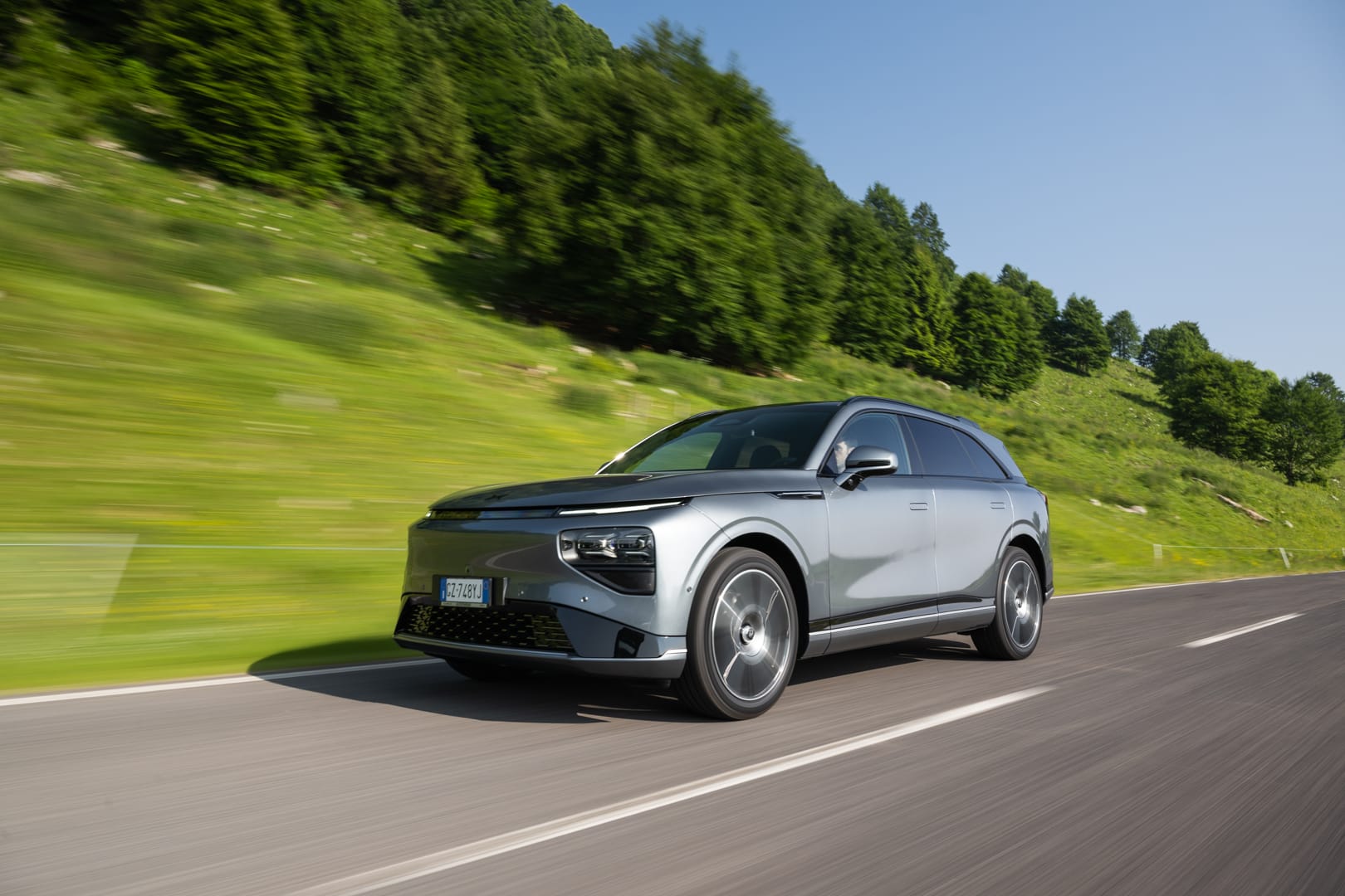 Xpeng G9, prova su strada del Suv elettrico cinese