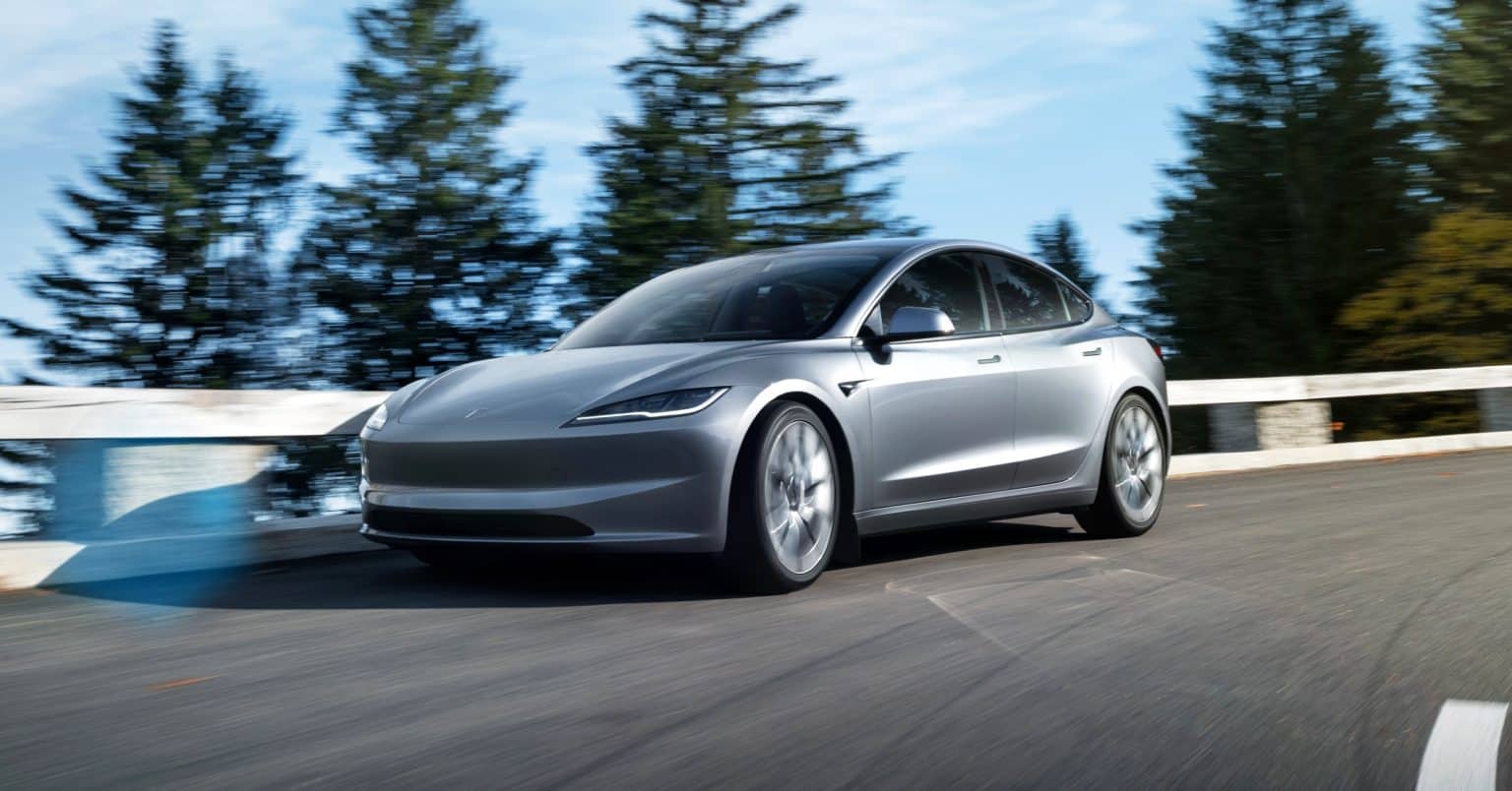 Arriva Tesla Model Y a 7 posti, caratteristiche e prezzo
