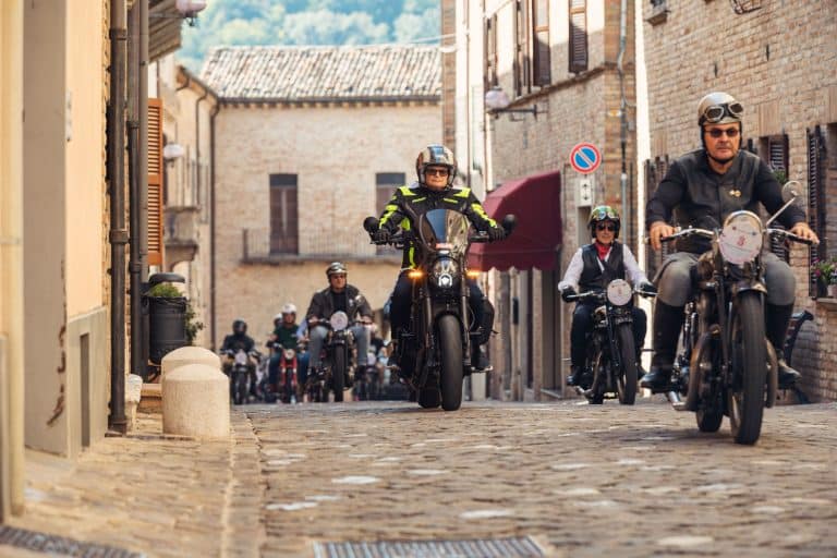 Benelli Week 2025, 7 giorni di motori e avventura celebrando Mike Hailwood