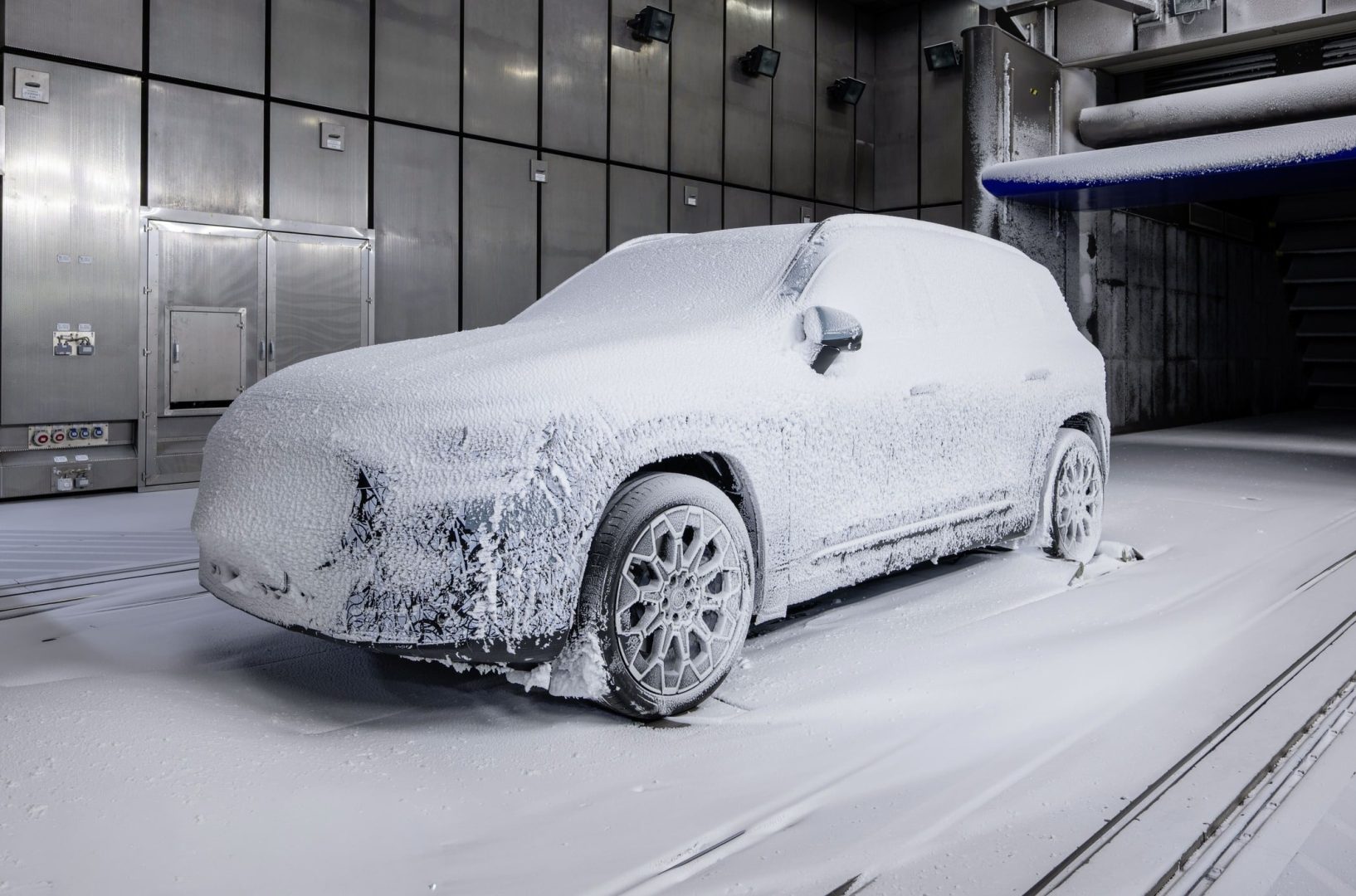 Nuovo Mercedes GLB 2026, lusso digitale, prime immagini