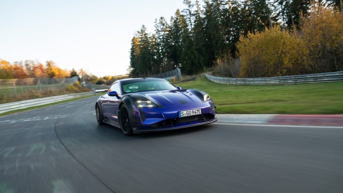 P Zero Trofeo RS fa il record al Nurburgring su Porsche Taycan Turbo GT ...